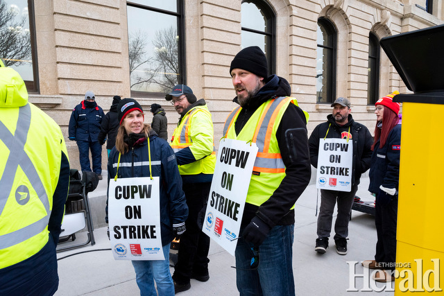 Local CUPW workers ready to defy back-to-work order