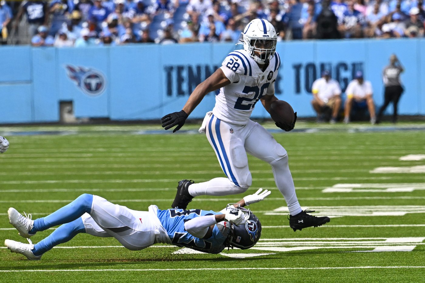 Jonathan Taylor's 3 TDs keeps Colts undefeated with 41-20 thumping of ...