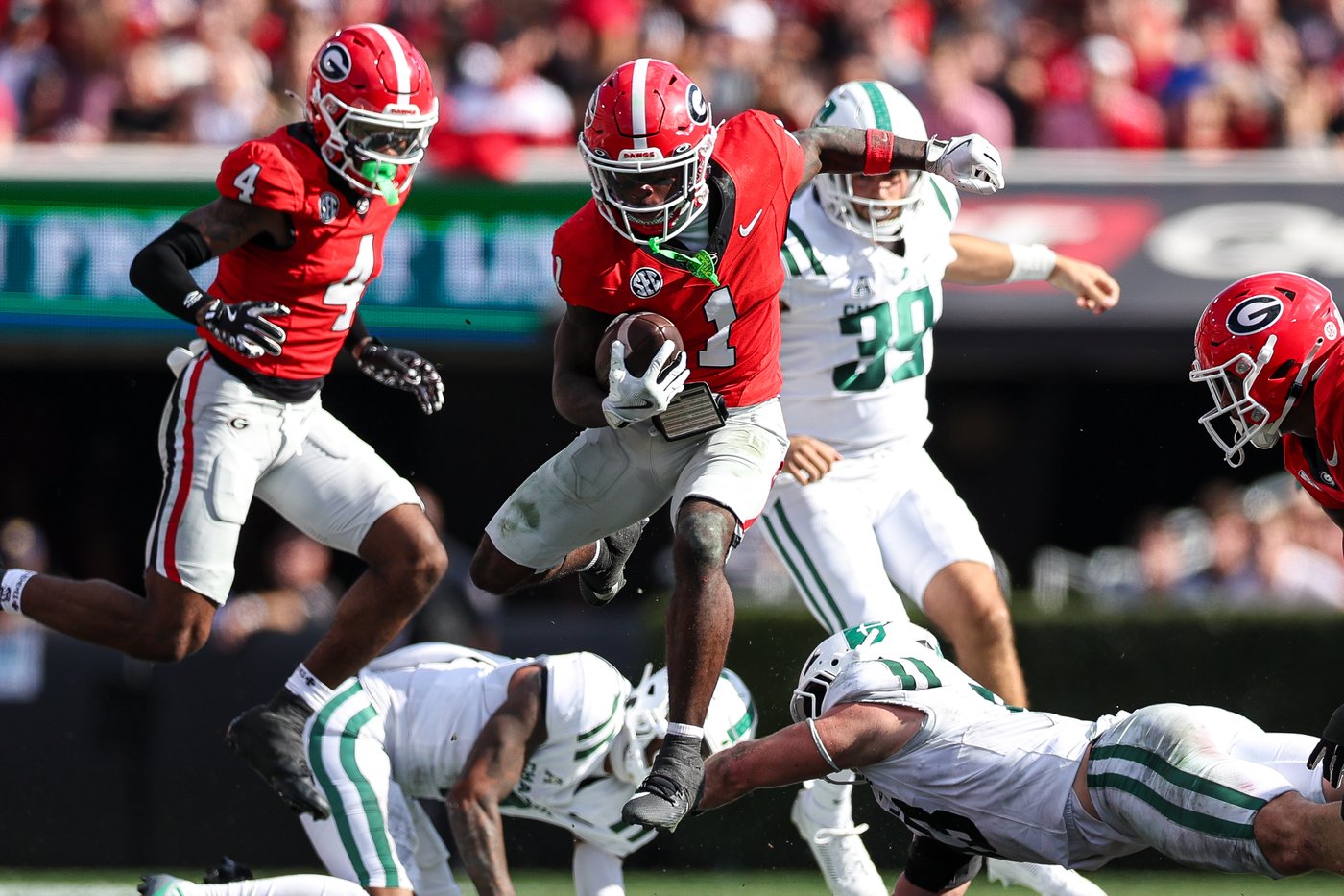 Walker runs for 3 TDs and Frazier adds 2 scoring runs as No. 4 Georgia overwhelms Charlotte 35-3