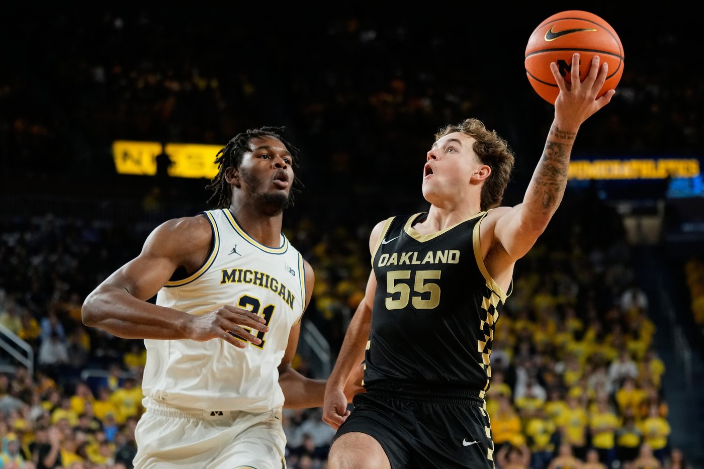 No. 7 Michigan scores school-record 69 points in 1st half, finishes with 121-78 win over Oakland
