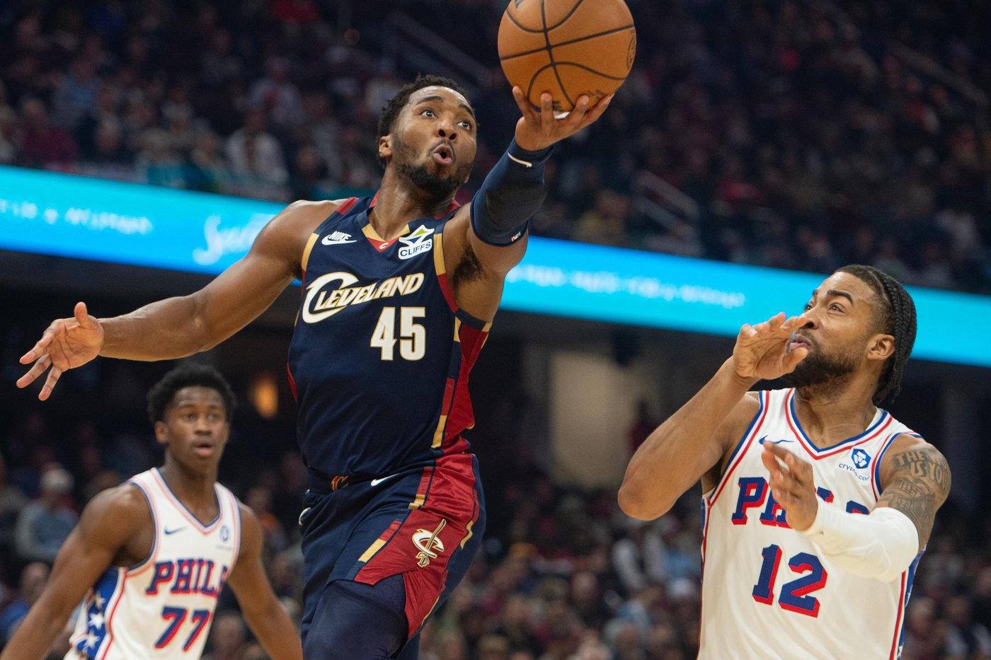 Mitchell's season-high 46 points lead Cavaliers to 132-121 victory over 76ers