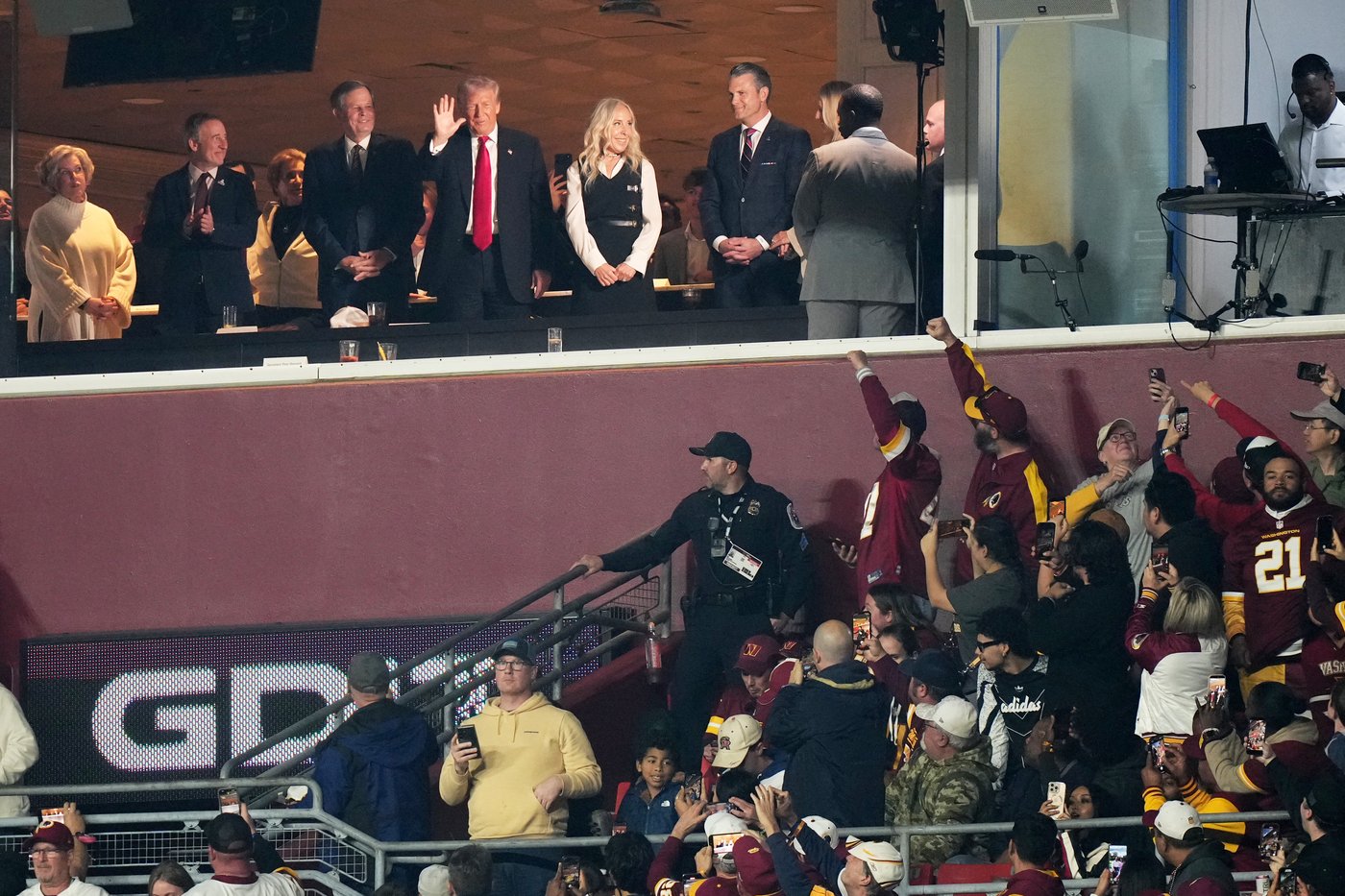 Donald Trump booed as the 1st sitting US president at a regular-season ...