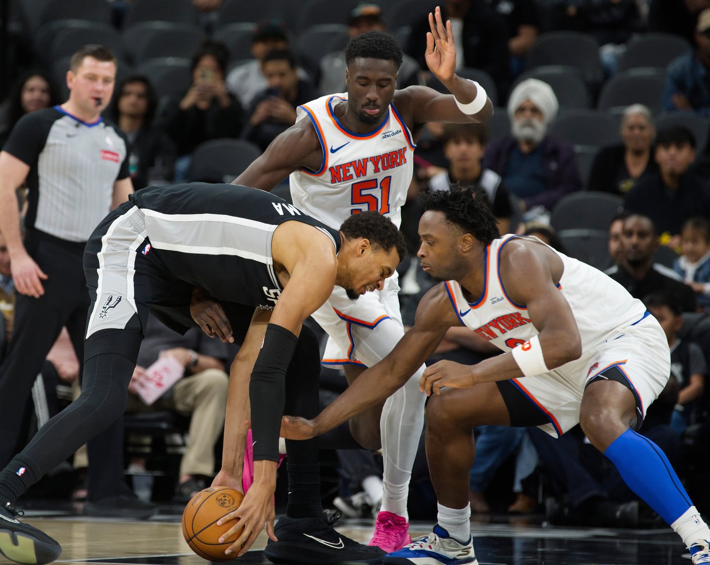 Spurs' Wembanyama leaves game vs. Knicks with apparent leg injury ...