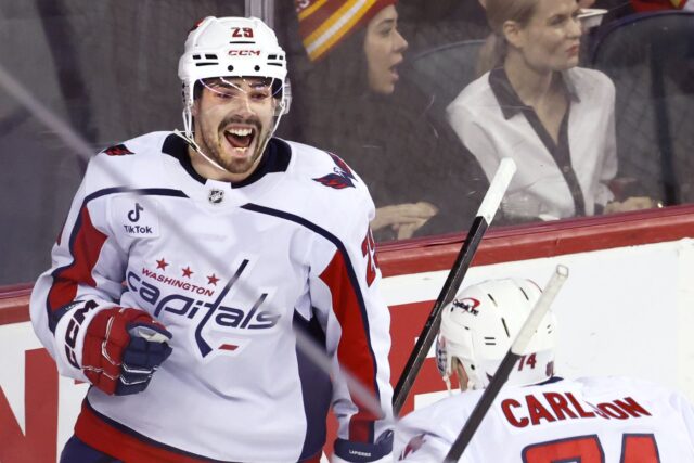 Hendrix Lapierre ends 90-game scoring drought in Capitals' 3-1 win over ...