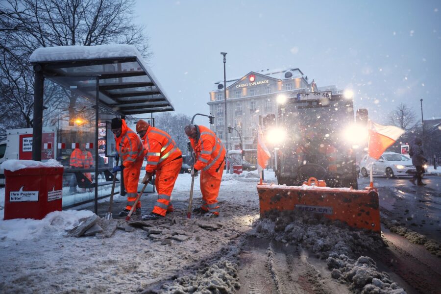 Bundesliga game between St. Pauli and Leipzig called off due to heavy snow