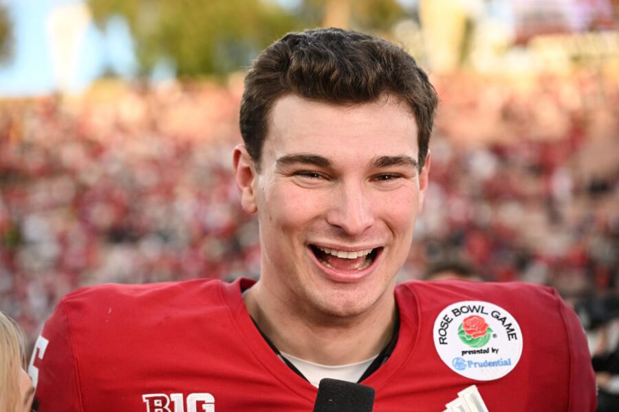 Quarterbacks Moore and Mendoza faceoff again when Oregon plays Indiana ...