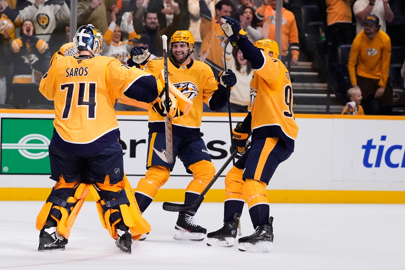 Saros shines in Predators' 2-1 shootout victory over Islanders