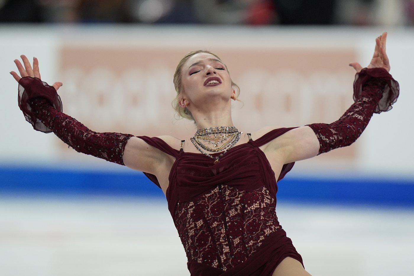Amber Glenn sets record at U.S. Figure Skating Championships, leads ...