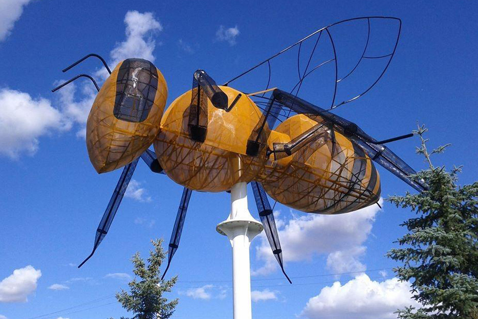 Ten Giant Roadside Attractions in Alberta To Liven Up Your Summer