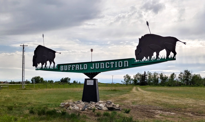 New Buffalo Junction sign pointing the way to Head-Smashed-In