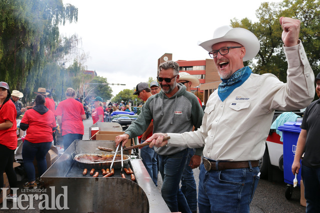 Mayor welcomes community to annual Whoop-Up Days barbecue