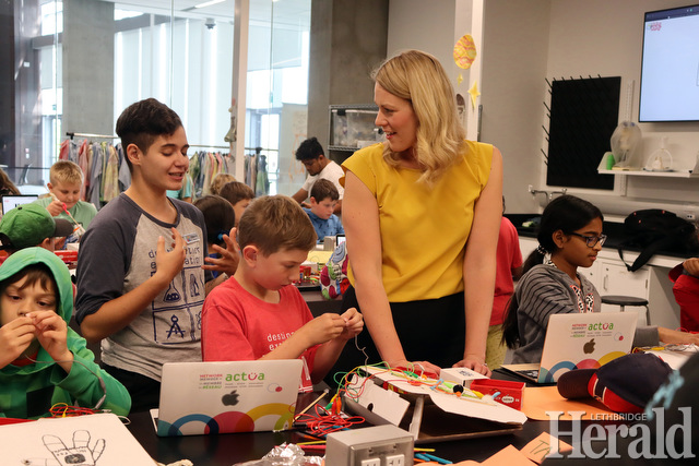 MP Thomas gets close-up look at STEM camps